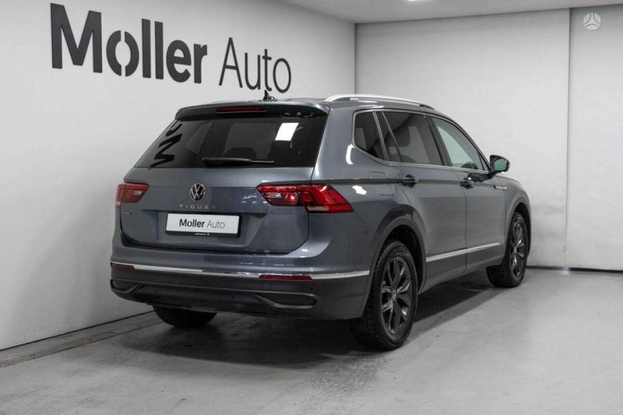 Grey Volkswagen Tiguan Allspace 2024 in Vilnius, with an engine capacity of 1.50 L and mileage of 49 thousand km for 30300 €, photo 3 on AUTOMOTO.COM.LV