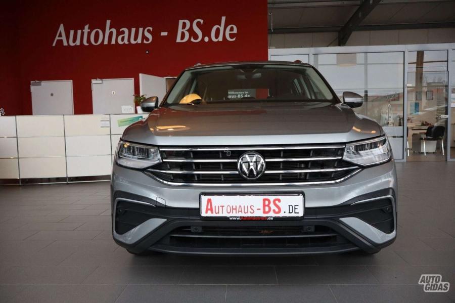 Pelēks Volkswagen Tiguan Allspace 2024 Kauņa, ar dzinēja tilpumu 1.50 L un nobraukumu 33 tūkst. km par 32686 €, foto 2 vietnē AUTOMOTO.COM.LV