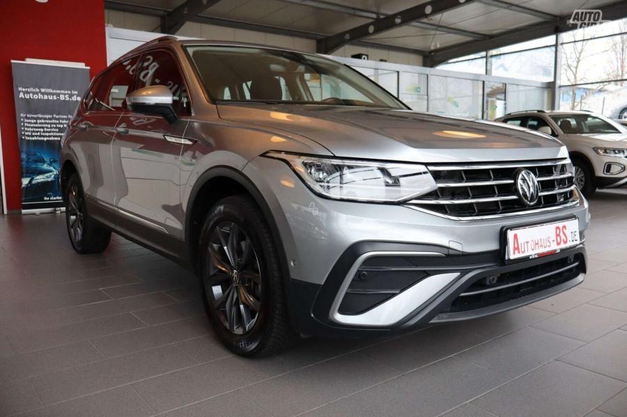 Pelēks Volkswagen Tiguan Allspace 2024 Kauņa, ar dzinēja tilpumu 1.50 L un nobraukumu 33 tūkst. km par 32686 €, foto 3 vietnē AUTOMOTO.COM.LV