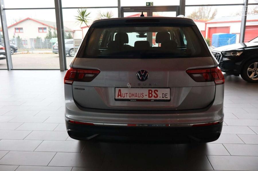Pelēks Volkswagen Tiguan Allspace 2024 Kauņa, ar dzinēja tilpumu 1.50 L un nobraukumu 33 tūkst. km par 32686 €, foto 6 vietnē AUTOMOTO.COM.LV