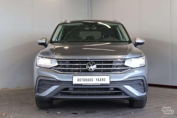Pelēks Volkswagen Tiguan Allspace 2024 Kauņa, ar dzinēja tilpumu 1.50 L un nobraukumu 26 tūkst. km par 32579 €, foto 2 vietnē AUTOMOTO.COM.LV