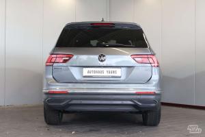 Pelēks Volkswagen Tiguan Allspace 2024 Kauņa, ar dzinēja tilpumu 1.50 L un nobraukumu 26 tūkst. km par 32579 €, foto 5 vietnē AUTOMOTO.COM.LV