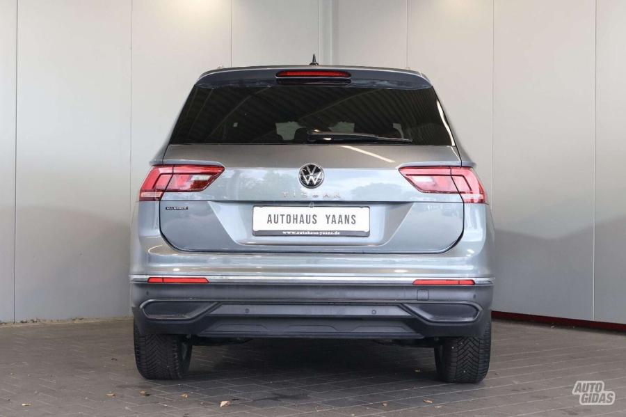 Pelēks Volkswagen Tiguan Allspace 2024 Kauņa, ar dzinēja tilpumu 1.50 L un nobraukumu 26 tūkst. km par 32579 €, foto 5 vietnē AUTOMOTO.COM.LV