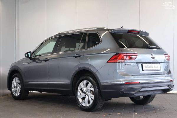 Pelēks Volkswagen Tiguan Allspace 2024 Kauņa, ar dzinēja tilpumu 1.50 L un nobraukumu 26 tūkst. km par 32579 €, foto 6 vietnē AUTOMOTO.COM.LV