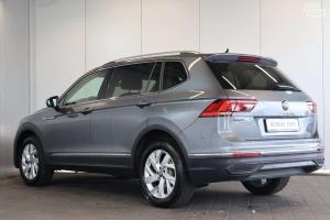 Pelēks Volkswagen Tiguan Allspace 2024 Kauņa, ar dzinēja tilpumu 1.50 L un nobraukumu 26 tūkst. km par 32579 €, foto 6 vietnē AUTOMOTO.COM.LV