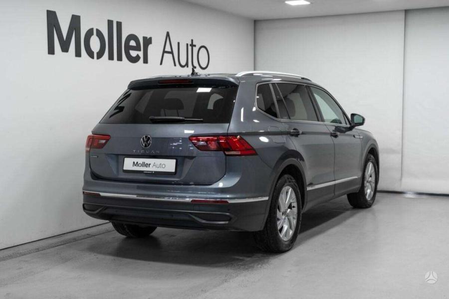 Pelēks Volkswagen Tiguan Allspace 2024 Viļņa, ar dzinēja tilpumu 1.50 L un nobraukumu 62 tūkst. km par 29500 €, foto 3 vietnē AUTOMOTO.COM.LV