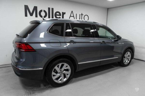 Grey Volkswagen Tiguan Allspace 2024 in Vilnius, with an engine capacity of 1.50 L and mileage of 62 thousand km for 29500 €, photo 4 on AUTOMOTO.COM.LV