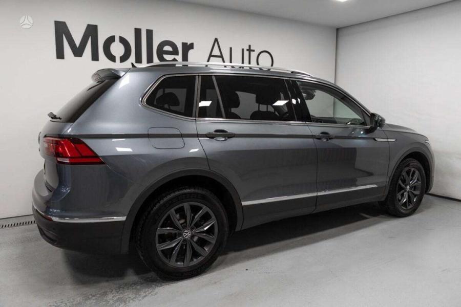 Pelēks Volkswagen Tiguan Allspace 2024 Viļņa, ar dzinēja tilpumu 1.50 L un nobraukumu 49 tūkst. km par 27550 €, foto 4 vietnē AUTOMOTO.COM.LV