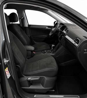 Pelēks Volkswagen Tiguan Allspace 2025 Kauņa, ar dzinēja tilpumu 1.98 L un nobraukumu 46 tūkst. km par 33900 €, foto 6 vietnē AUTOMOTO.COM.LV