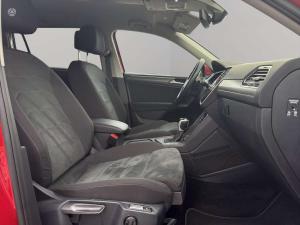 Sarkans Volkswagen Tiguan Allspace 2023 Kauņa, ar dzinēja tilpumu 1.50 L un nobraukumu 105 tūkst. km par 26999 €, foto 9 vietnē AUTOMOTO.COM.LV