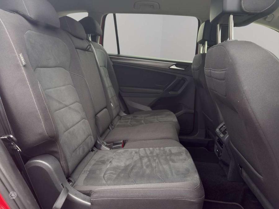 Sarkans Volkswagen Tiguan Allspace 2023 Kauņa, ar dzinēja tilpumu 1.50 L un nobraukumu 105 tūkst. km par 26999 €, foto 10 vietnē AUTOMOTO.COM.LV