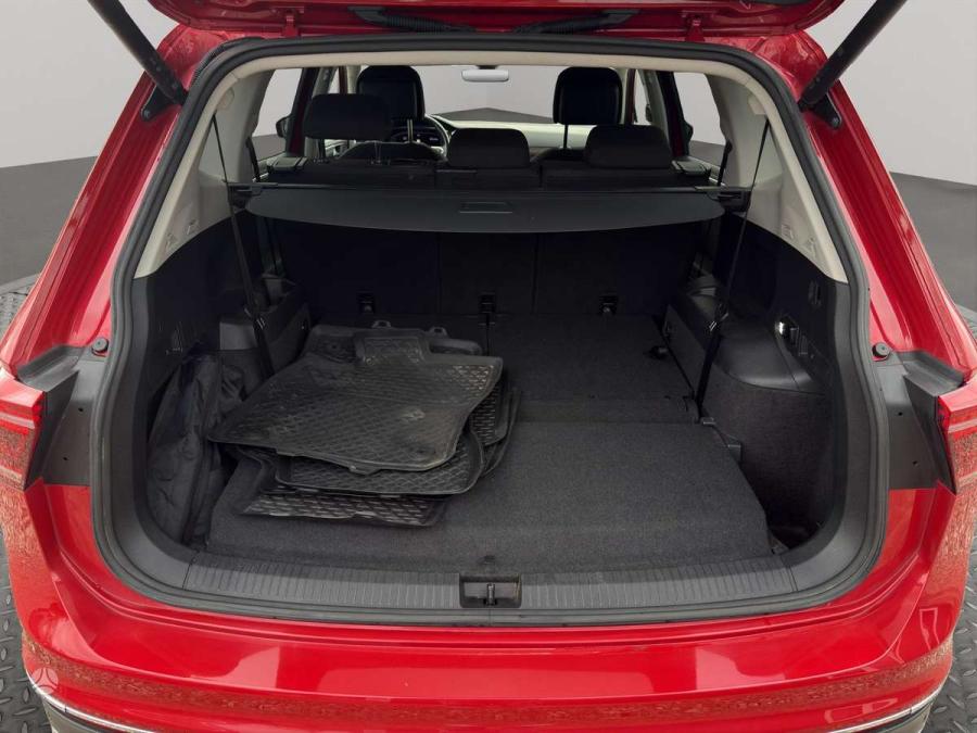 Sarkans Volkswagen Tiguan Allspace 2023 Kauņa, ar dzinēja tilpumu 1.50 L un nobraukumu 105 tūkst. km par 26999 €, foto 11 vietnē AUTOMOTO.COM.LV
