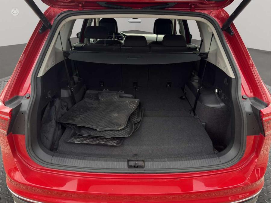 Sarkans Volkswagen Tiguan Allspace 2023 Kauņa, ar dzinēja tilpumu 1.50 L un nobraukumu 105 tūkst. km par 26999 €, foto 11 vietnē AUTOMOTO.COM.LV