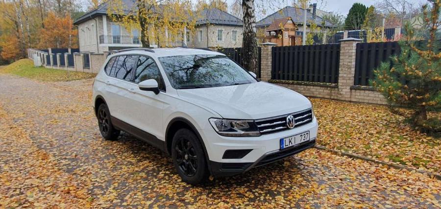 White Volkswagen Tiguan Allspace 2018 in Vilnius, with an engine capacity of 1.98 L and mileage of 75 thousand km for 15999 €, photo 2 on AUTOMOTO.COM.LV