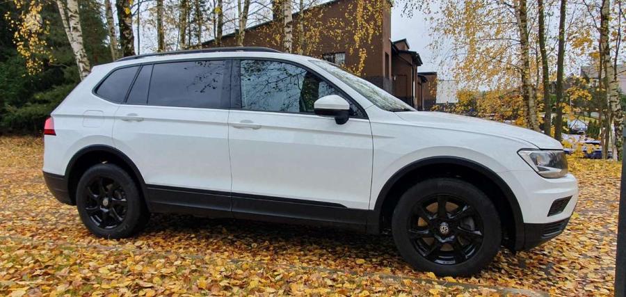 White Volkswagen Tiguan Allspace 2018 in Vilnius, with an engine capacity of 1.98 L and mileage of 75 thousand km for 15999 €, photo 6 on AUTOMOTO.COM.LV