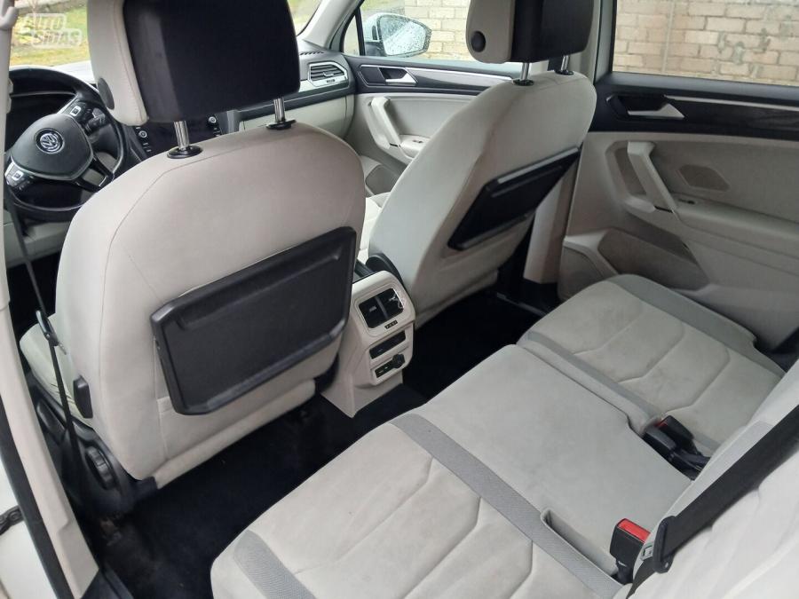 Balts Volkswagen Tiguan Allspace 2018 Utena, ar dzinēja tilpumu 2.00 L un nobraukumu 137 tūkst. km par 17000 €, foto 16 vietnē AUTOMOTO.COM.LV