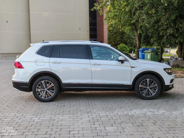 White Volkswagen Tiguan Allspace 2018 in Kaunas, with an engine capacity of 2.00 L and mileage of 141 thousand km for 17900 €, photo 8 on AUTOMOTO.COM.LV