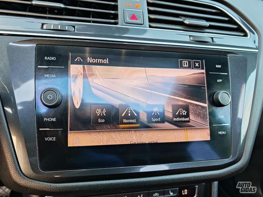 Balts Volkswagen Tiguan Allspace 2018 Kauņa, ar dzinēja tilpumu 2.00 L un nobraukumu 141 tūkst. km par 17900 €, foto 27 vietnē AUTOMOTO.COM.LV