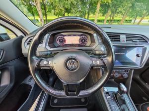 White Volkswagen Tiguan Allspace 2018 in Kaunas, with an engine capacity of 2.00 L and mileage of 145 thousand km for 17400 €, photo 14 on AUTOMOTO.COM.LV