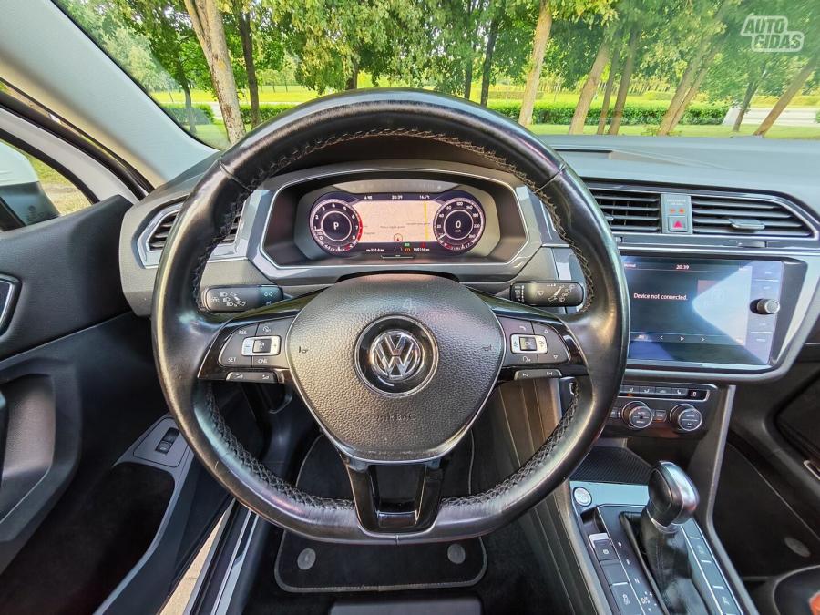 White Volkswagen Tiguan Allspace 2018 in Kaunas, with an engine capacity of 2.00 L and mileage of 145 thousand km for 17400 €, photo 14 on AUTOMOTO.COM.LV