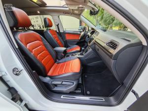 White Volkswagen Tiguan Allspace 2018 in Kaunas, with an engine capacity of 2.00 L and mileage of 145 thousand km for 17400 €, photo 19 on AUTOMOTO.COM.LV