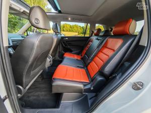 White Volkswagen Tiguan Allspace 2018 in Kaunas, with an engine capacity of 2.00 L and mileage of 145 thousand km for 17400 €, photo 21 on AUTOMOTO.COM.LV