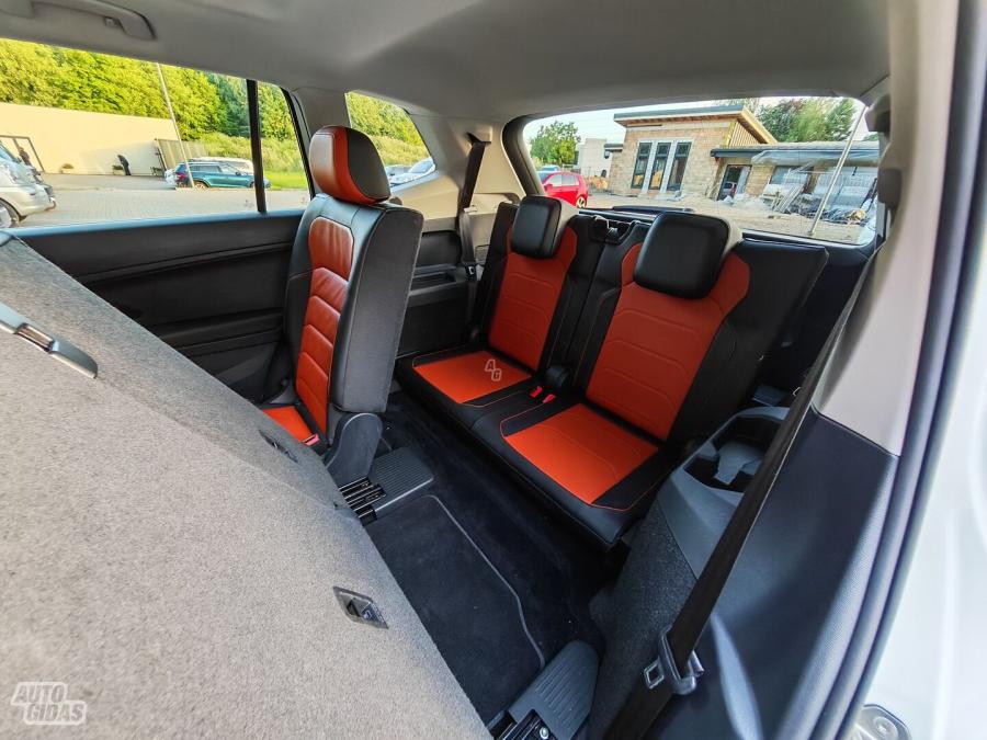 White Volkswagen Tiguan Allspace 2018 in Kaunas, with an engine capacity of 2.00 L and mileage of 145 thousand km for 17400 €, photo 22 on AUTOMOTO.COM.LV