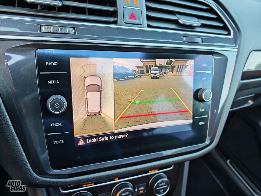 White Volkswagen Tiguan Allspace 2018 in Kaunas, with an engine capacity of 2.00 L and mileage of 145 thousand km for 17400 €, photo 28 on AUTOMOTO.COM.LV