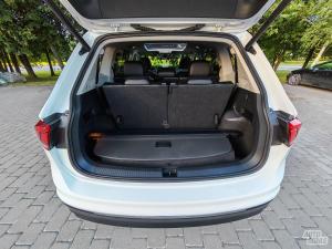 White Volkswagen Tiguan Allspace 2018 in Kaunas, with an engine capacity of 2.00 L and mileage of 145 thousand km for 17400 €, photo 32 on AUTOMOTO.COM.LV