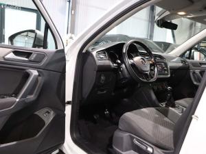 White Volkswagen Tiguan Allspace 2019 in Kaunas, with an engine capacity of 2.00 L and mileage of 72 thousand km for 24689 €, photo 12 on AUTOMOTO.COM.LV
