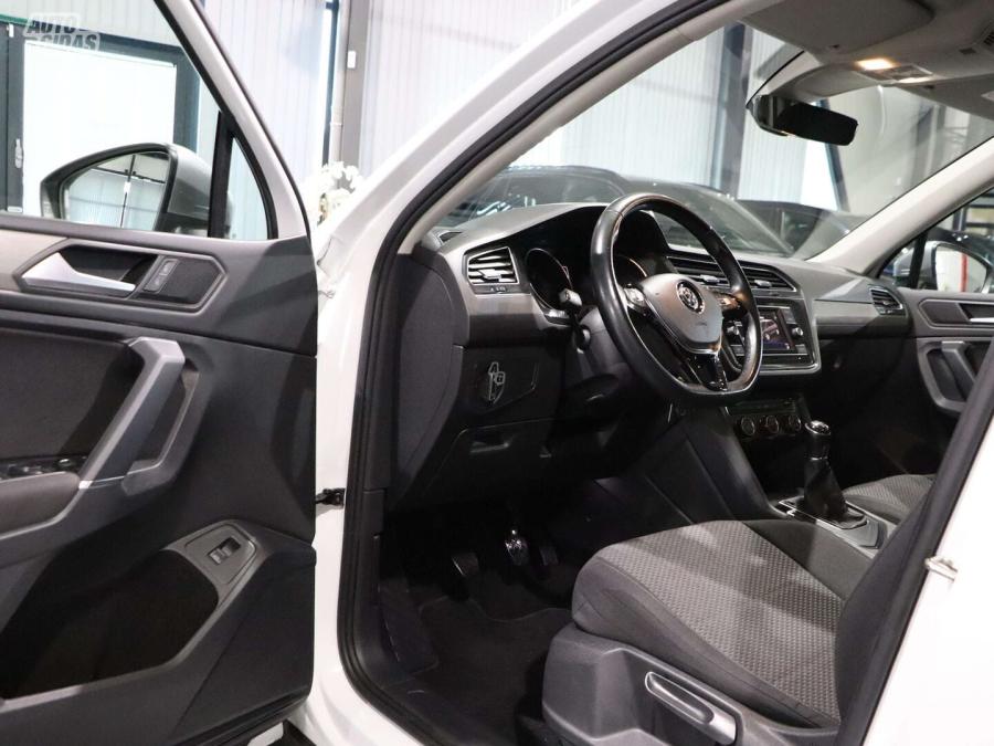 White Volkswagen Tiguan Allspace 2019 in Kaunas, with an engine capacity of 2.00 L and mileage of 72 thousand km for 24689 €, photo 12 on AUTOMOTO.COM.LV