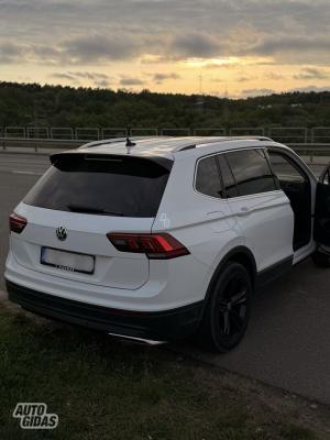 White Volkswagen Tiguan Allspace 2019 in Kaunas, with an engine capacity of 2.00 L and mileage of 282 thousand km for 14900 €, photo 4 on AUTOMOTO.COM.LV