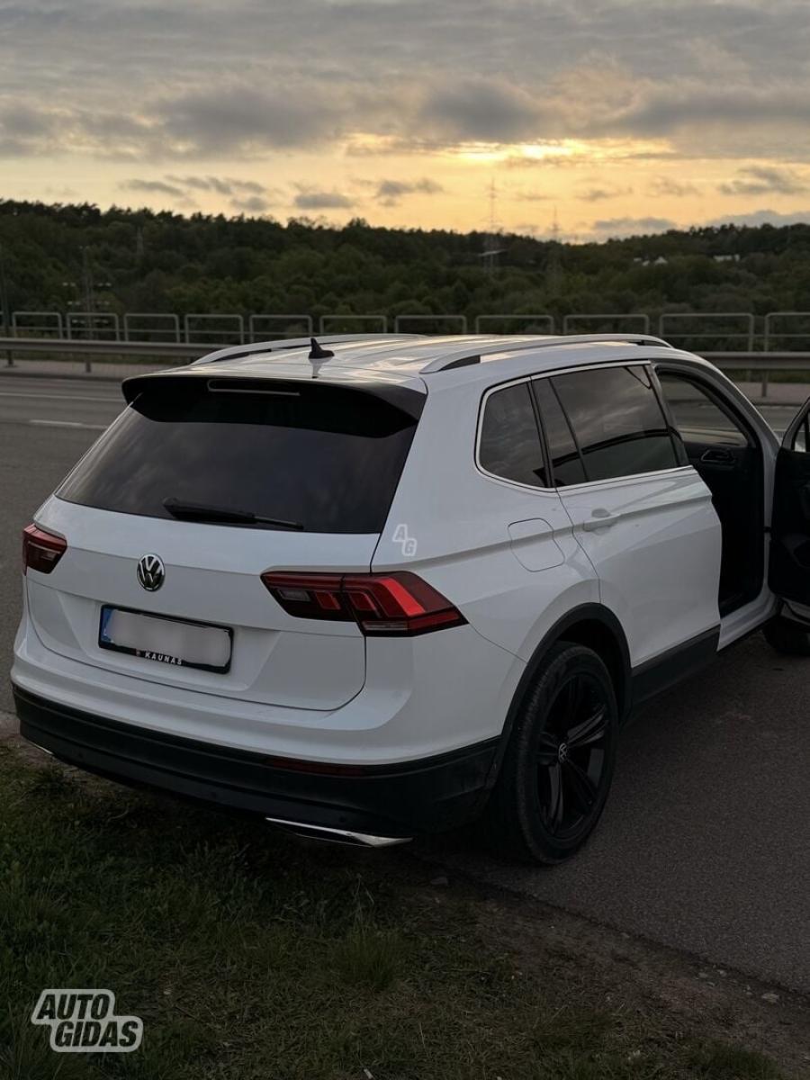 White Volkswagen Tiguan Allspace 2019 in Kaunas, with an engine capacity of 2.00 L and mileage of 282 thousand km for 14900 €, photo 4 on AUTOMOTO.COM.LV