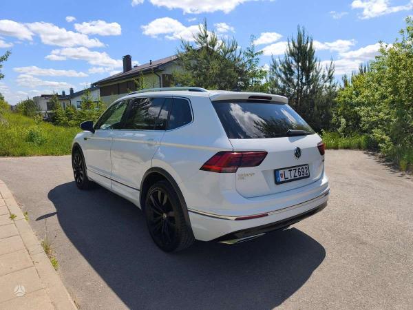 White Volkswagen Tiguan Allspace 2019 in Vilnius, with an engine capacity of 2.00 L and mileage of 167 thousand km for 18900 €, photo 3 on AUTOMOTO.COM.LV