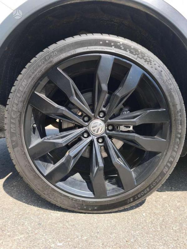 White Volkswagen Tiguan Allspace 2019 in Vilnius, with an engine capacity of 2.00 L and mileage of 167 thousand km for 18900 €, photo 5 on AUTOMOTO.COM.LV