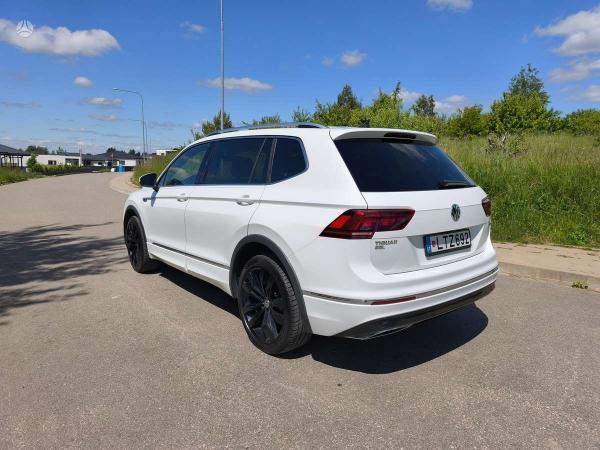 White Volkswagen Tiguan Allspace 2019 in Vilnius, with an engine capacity of 2.00 L and mileage of 167 thousand km for 18900 €, photo 7 on AUTOMOTO.COM.LV