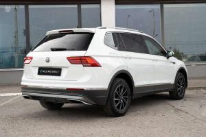 White Volkswagen Tiguan Allspace 2019 in Vilnius, with an engine capacity of 1.97 L and mileage of 186 thousand km for 16950 €, photo 5 on AUTOMOTO.COM.LV