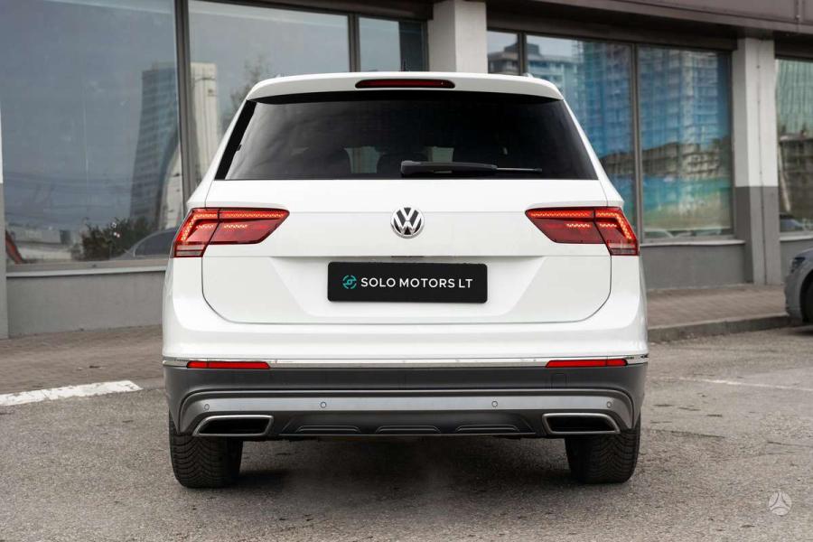 White Volkswagen Tiguan Allspace 2019 in Vilnius, with an engine capacity of 1.97 L and mileage of 186 thousand km for 16950 €, photo 6 on AUTOMOTO.COM.LV
