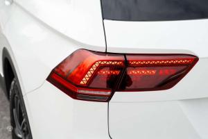 White Volkswagen Tiguan Allspace 2019 in Vilnius, with an engine capacity of 1.97 L and mileage of 186 thousand km for 16950 €, photo 8 on AUTOMOTO.COM.LV
