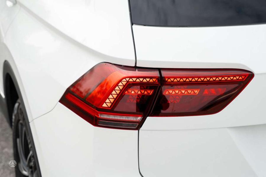 White Volkswagen Tiguan Allspace 2019 in Vilnius, with an engine capacity of 1.97 L and mileage of 186 thousand km for 16950 €, photo 8 on AUTOMOTO.COM.LV