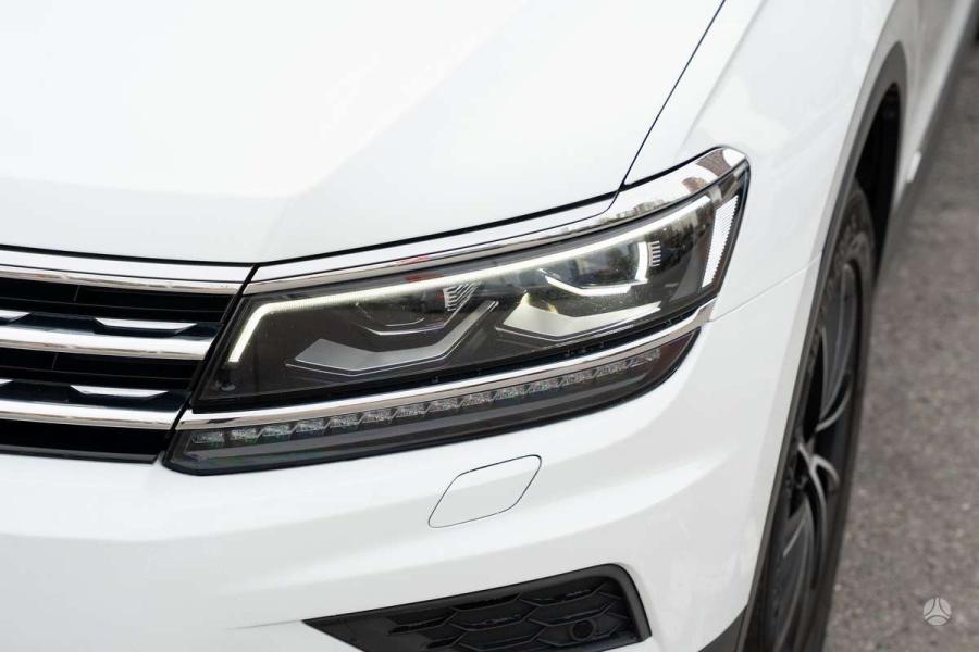 White Volkswagen Tiguan Allspace 2019 in Vilnius, with an engine capacity of 1.97 L and mileage of 186 thousand km for 16950 €, photo 12 on AUTOMOTO.COM.LV