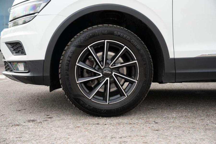 White Volkswagen Tiguan Allspace 2019 in Vilnius, with an engine capacity of 1.97 L and mileage of 186 thousand km for 16950 €, photo 13 on AUTOMOTO.COM.LV