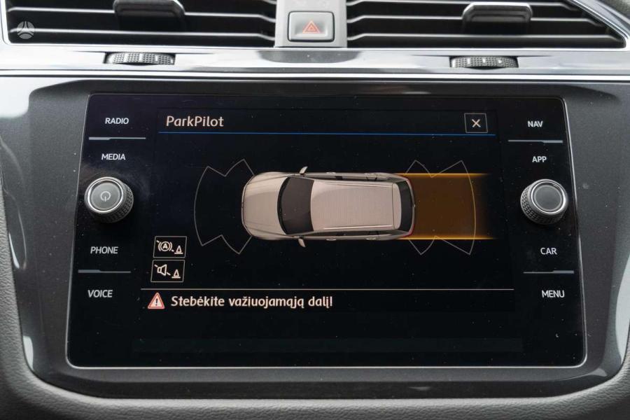 White Volkswagen Tiguan Allspace 2019 in Vilnius, with an engine capacity of 1.97 L and mileage of 186 thousand km for 16950 €, photo 26 on AUTOMOTO.COM.LV
