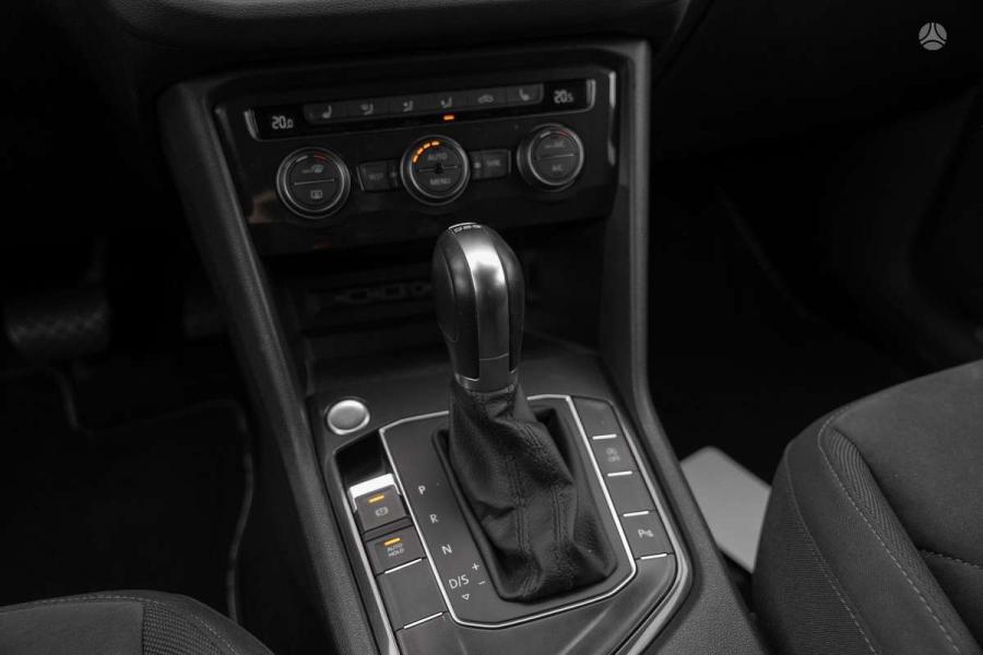 White Volkswagen Tiguan Allspace 2019 in Vilnius, with an engine capacity of 1.97 L and mileage of 186 thousand km for 16950 €, photo 29 on AUTOMOTO.COM.LV