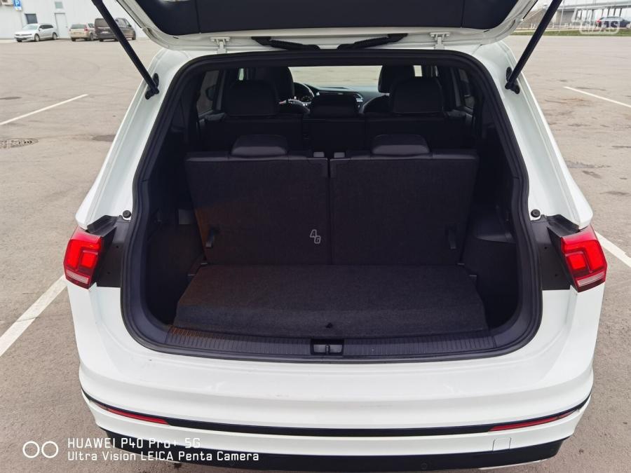 White Volkswagen Tiguan Allspace 2021 in Kaunas, with an engine capacity of 2.00 L and mileage of 144 thousand km for 19500 €, photo 7 on AUTOMOTO.COM.LV