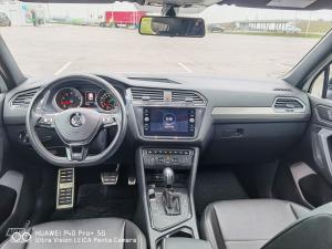 White Volkswagen Tiguan Allspace 2021 in Kaunas, with an engine capacity of 2.00 L and mileage of 147 thousand km for 16000 €, photo 15 on AUTOMOTO.COM.LV
