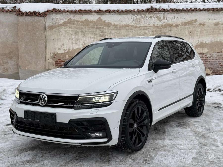 White Volkswagen Tiguan Allspace 2021 in Kaunas, with an engine capacity of 0.00 L and mileage of 161 thousand km for 24999 €, photo 1 on AUTOMOTO.COM.LV