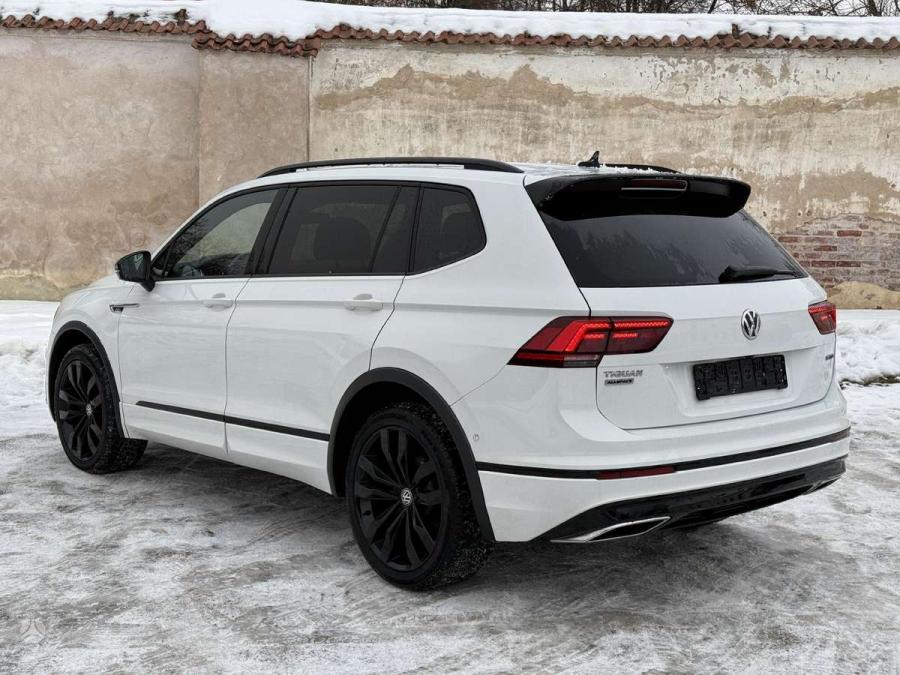 White Volkswagen Tiguan Allspace 2021 in Kaunas, with an engine capacity of 0.00 L and mileage of 161 thousand km for 24999 €, photo 4 on AUTOMOTO.COM.LV