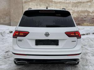 White Volkswagen Tiguan Allspace 2021 in Kaunas, with an engine capacity of 0.00 L and mileage of 161 thousand km for 24999 €, photo 5 on AUTOMOTO.COM.LV