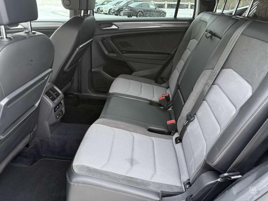 White Volkswagen Tiguan Allspace 2021 in Kaunas, with an engine capacity of 0.00 L and mileage of 161 thousand km for 24999 €, photo 17 on AUTOMOTO.COM.LV